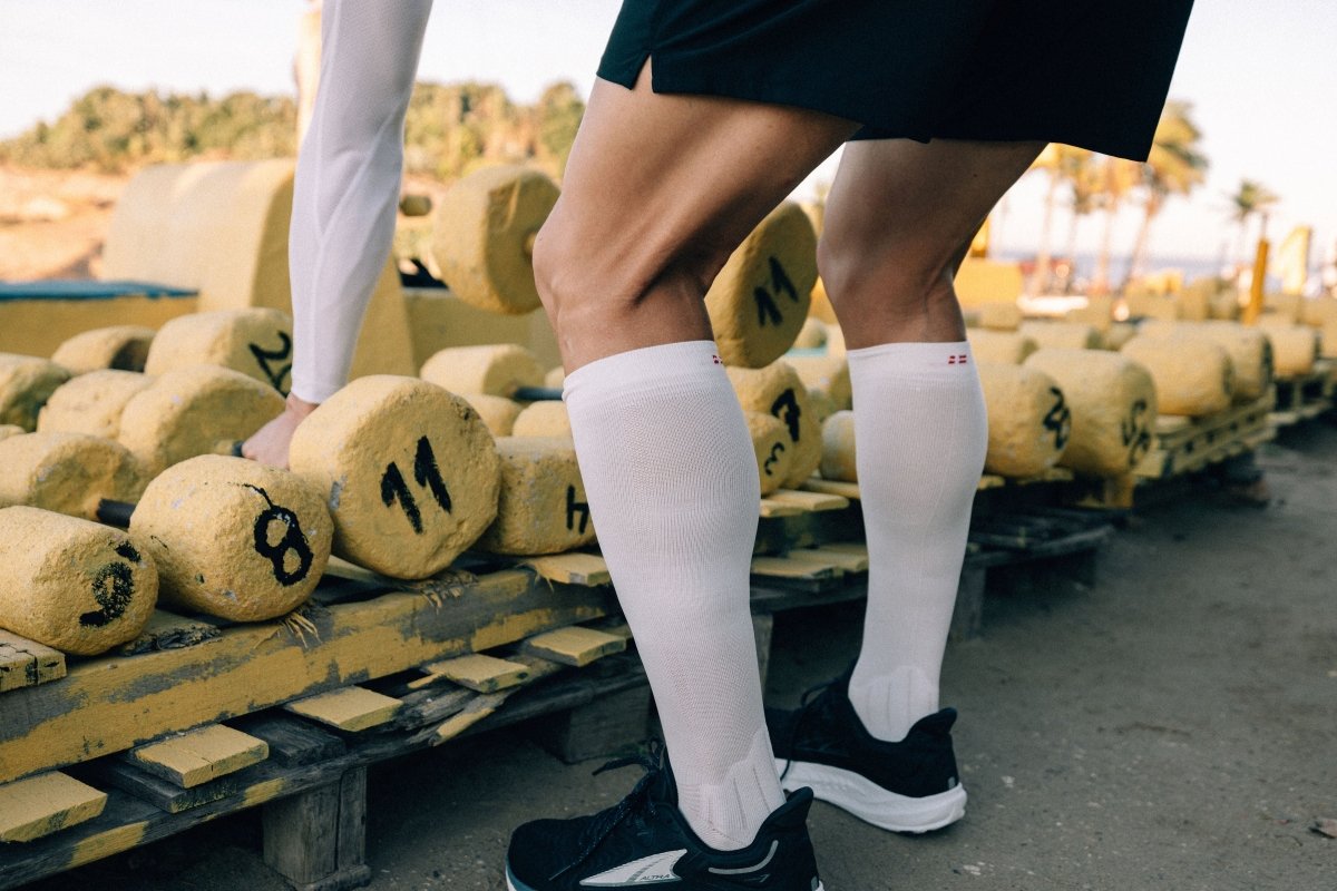 THE RUNNER'S GUIDE: CHOOSING THE RIGHT RUNNING SOCKS FOR MAXIMUM COMFO ...